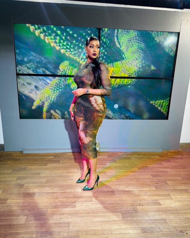 Yaye Awa Dieye de la TFM et son nouveau look