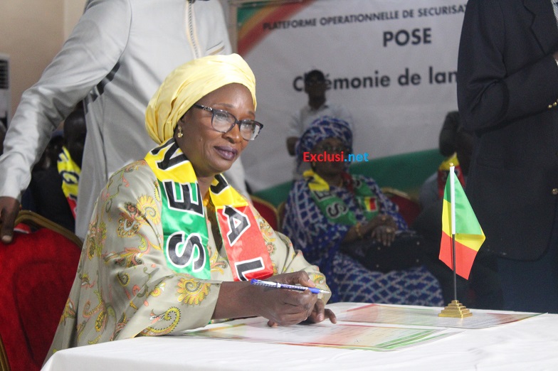 Yassine Fall écrit au ministre de l'intérieur "Rendez moi ma carte d ...