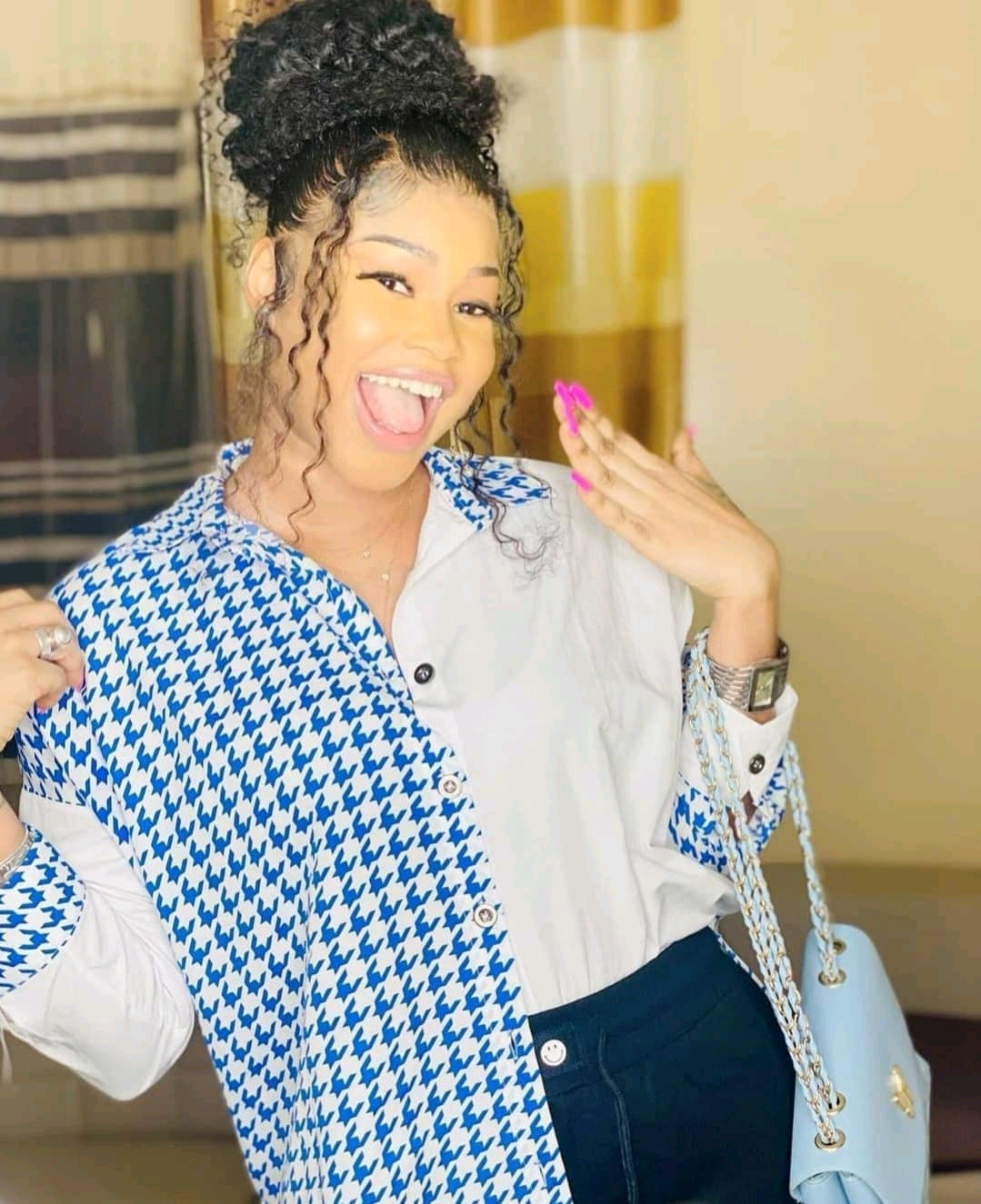 Admirez les belles photos de l’actrice Marichou